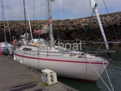 Voiliers BENETEAU - FIRST 30 Fiche technique