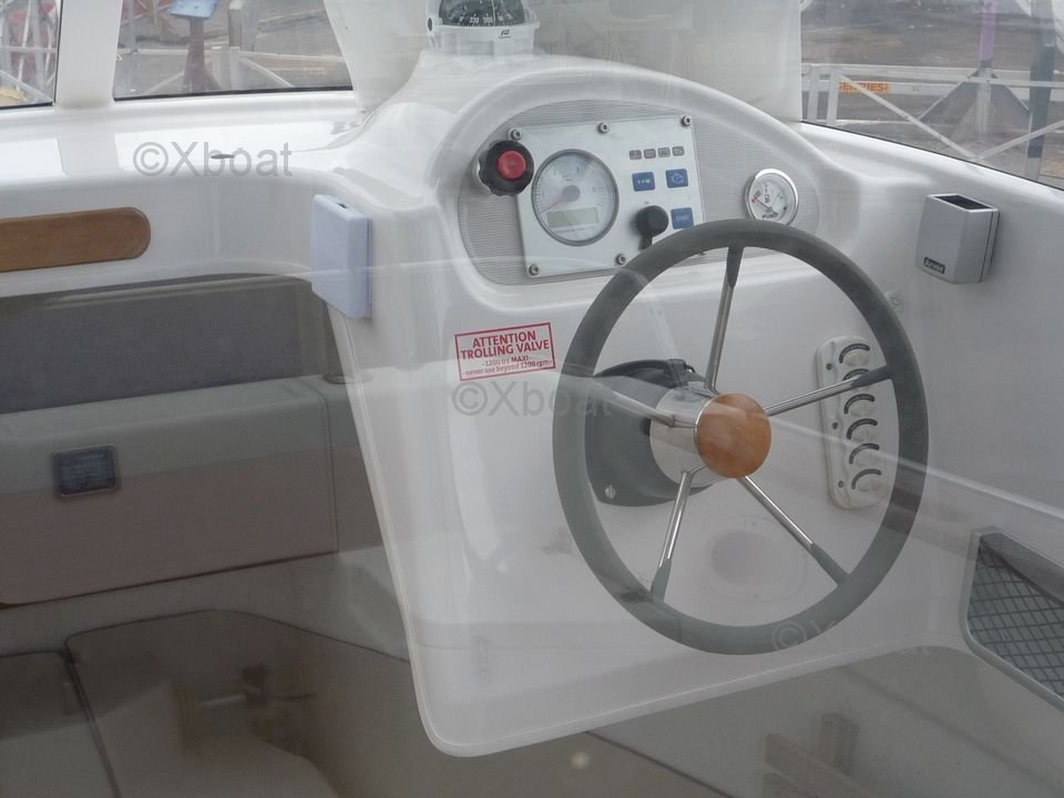 Bateaux à Moteurs d'occasion du chantier de construction ARVOR, Modèle ...