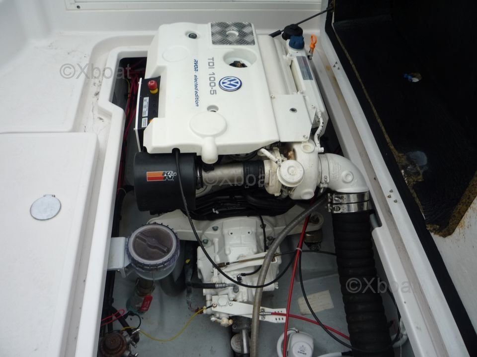 Bateaux à Moteurs d'occasion du chantier de construction ARVOR, Modèle ...