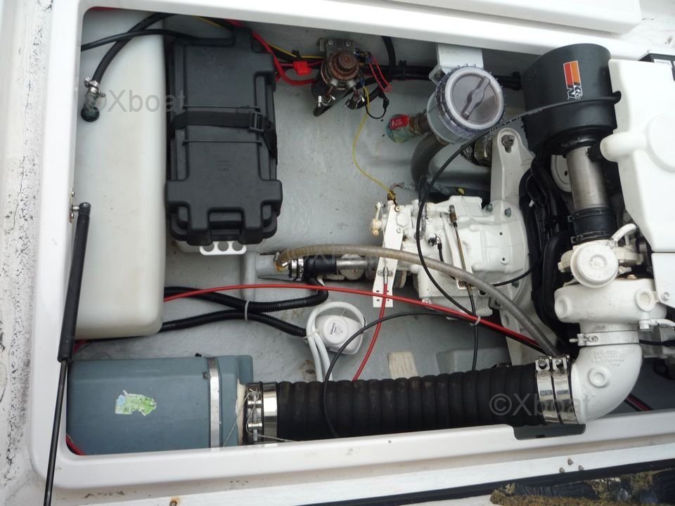 Bateaux à Moteurs d'occasion du chantier de construction ARVOR, Modèle ...