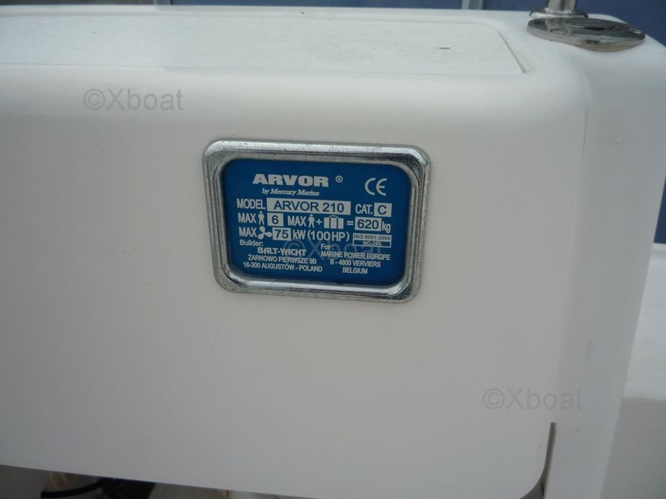 Bateaux à Moteurs d'occasion du chantier de construction ARVOR, Modèle ...