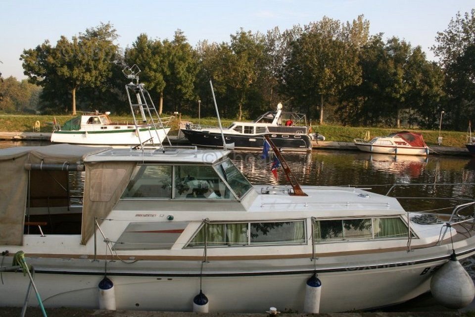Bateaux à Moteurs d'occasion du chantier de construction MARINE ...