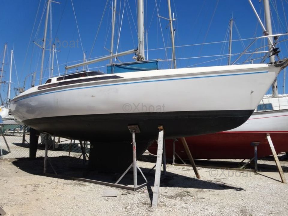 Voilier du chantier de construction JEANNEAU, Modèle ESPACE 1000 de 1984, France Med Ouest ...