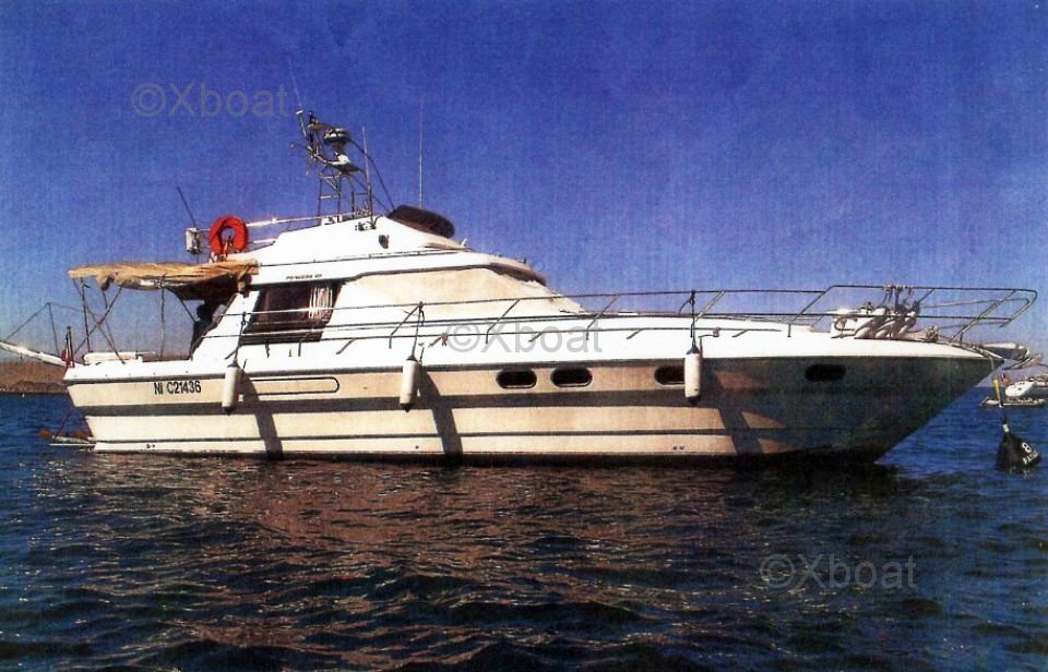 Bateaux à Moteurs d'occasion du chantier de construction MARINE ...