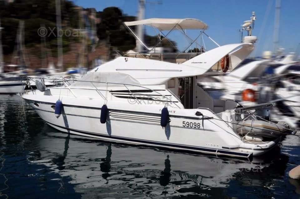 Bateaux à Moteurs d'occasion du chantier de construction FAIRLINE ...