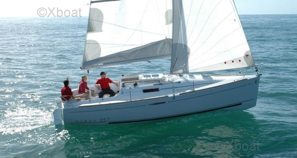 Voilier du chantier de construction Beneteau, Modèle FIRST 25.7 de 2006, France Bretagne Nord ...