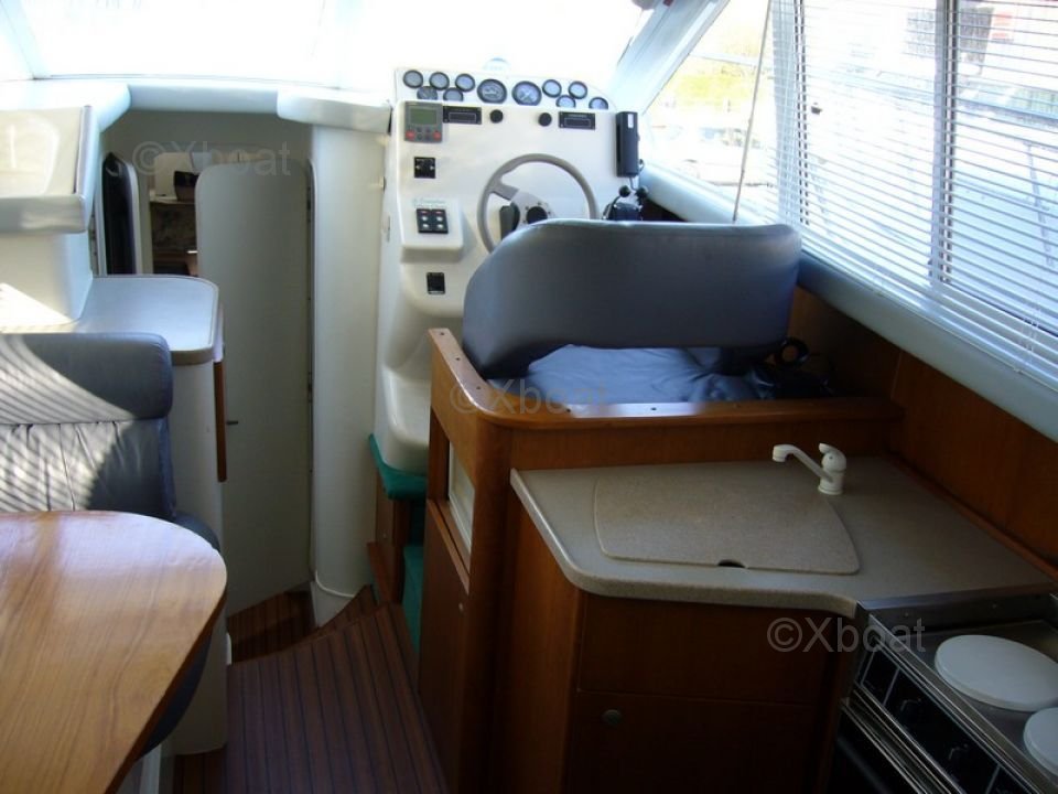 Bateaux à Moteurs d'occasion du chantier de construction Silverton ...