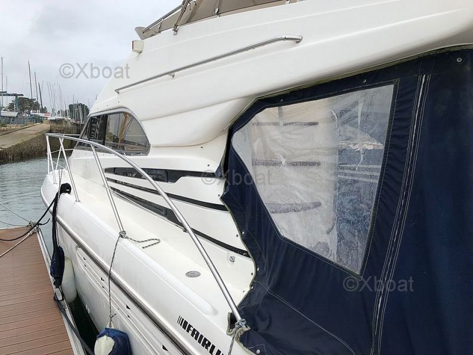 Bateaux à Moteurs d'occasion du chantier de construction FAIRLINE ...