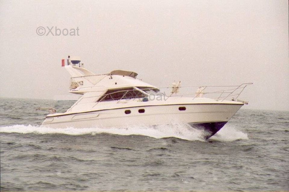 Bateaux à Moteurs d'occasion du chantier de construction FAIRLINE ...